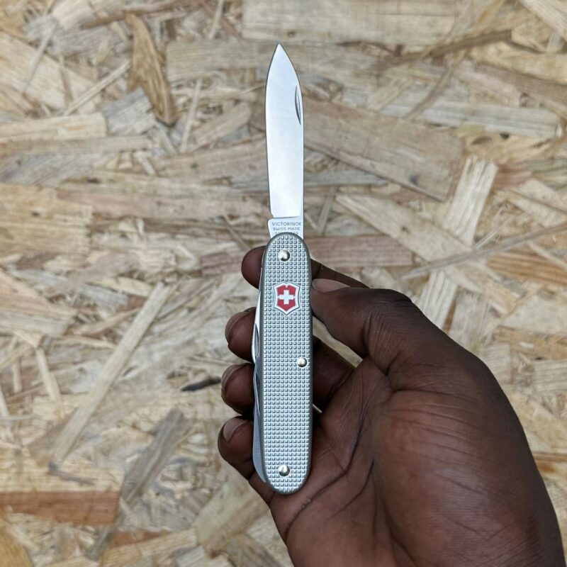 Victorinox Swiss Army 7 - Blades.co.uk